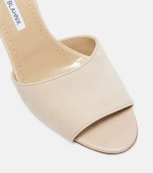 Manolo Blahnik Larache 90 Suede Mules - Beige