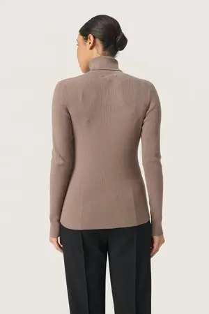 SOAKED IN LUXURY Slim-fit Rollneck Pullover - Walnut