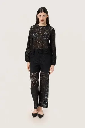 SOAKED IN LUXURY Slhanni Round Neck Lace Blouse