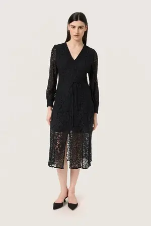 SOAKED IN LUXURY Slhanni Lace Midi Dress - Black