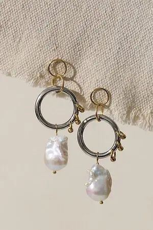 KOZAKH Sykies Drop Earrings - Pearl