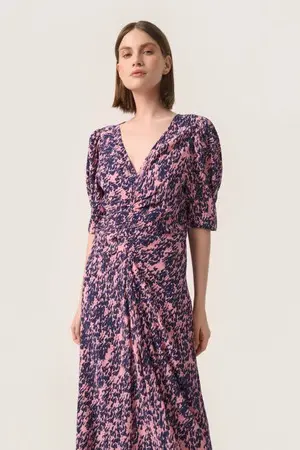 SOAKED IN LUXURY Slsylvia V-neck Midi Dress