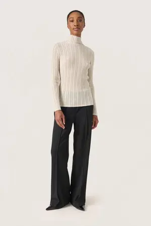 SOAKED IN LUXURY Sllaisa Metallic Turtleneck Pullover - Silver