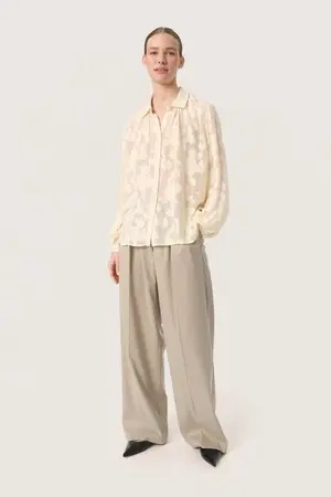 SOAKED IN LUXURY Slfelisia Loose Fit Long Sleeve Shirt