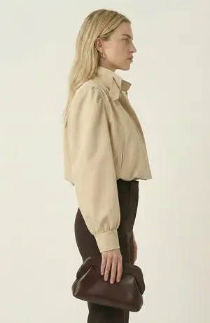 MODENAIRE Soft Cropped Point Collar Jacket