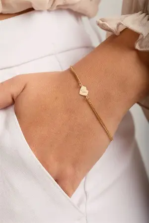 SET & STONES Emerson Initial Heart Bracelet - Gold/h