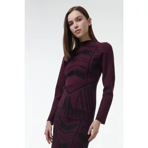 LEEM Geometric Jacquard Fitted Knit Top