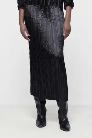 LEEM Fitted Plisse Maxi Skirt - Black