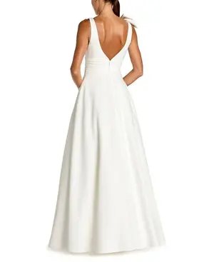 Mac Duggal Sleeveless Plunge Neck Ball Gown With Bow - White