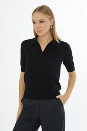 GIZIA Collared Knit Top
