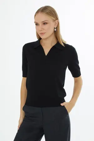GIZIA Collared Knit Top