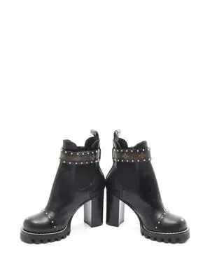 LOUIS VUITTON 10s Trail Line Studded Boots