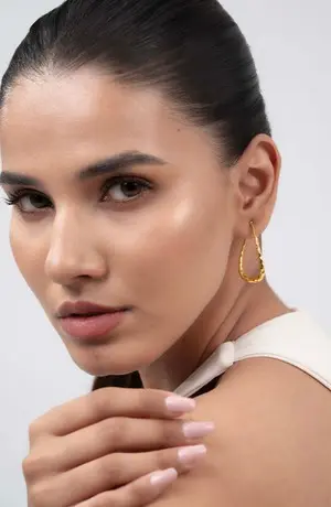 NAVEDA Raya Hoop Earrings - Gold