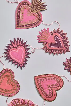 EAST END PRESS Sweet Hearts Sewn Garland