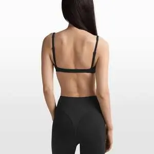 SKIMS Micro Bra | Deep Neutral | | Nike Matte - Obsidian