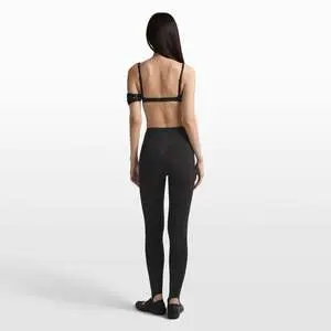 SKIMS Micro Bra | Deep Neutral | | Nike Matte - Obsidian