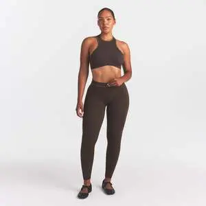 SKIMS Racer Front Bra | Deep Neutral | | Nike Ribbed Seamless - Phoenix