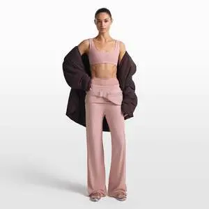 SKIMS Micro Scoop Bra Himalayan | Pink | | Nike Ribbed Seamless - Himalayan/ecru