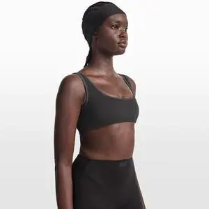 SKIMS Micro Scoop Bra | Black | | Nike Ribbed Seamless