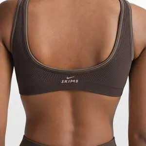 SKIMS Micro Scoop Bra Phoenix | Deep Neutral | | Nike Ribbed Seamless - Phoenix/truffle