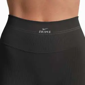 SKIMS 34" Straight Legging Obsidian | Black | | Nike Ribbed Seamless
