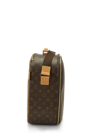 LOUIS VUITTON Monogram Packall
