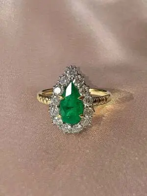 23CARAT Pear-cut Emerald And Diamond Ring