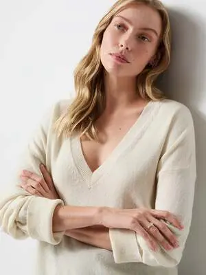 GWYN Boyfriend V-neck Sweater