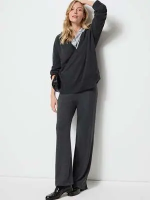GWYN Boyfriend V-neck Sweater