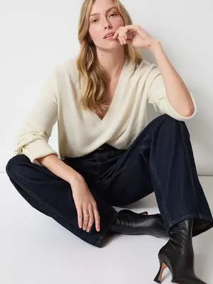 GWYN Boyfriend V-neck Sweater