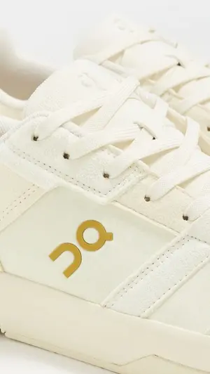 On The Roger Clubhouse Ace Sneakers - Ivory/dew