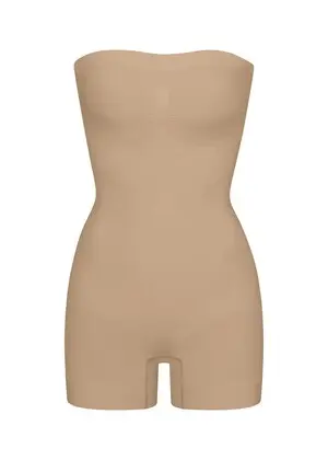 SKIMS Seamless Sculpt Strapless Shortie Body - Beige