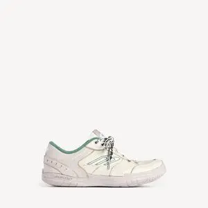 Balenciaga Hamptons Medium Worn-out Sneaker