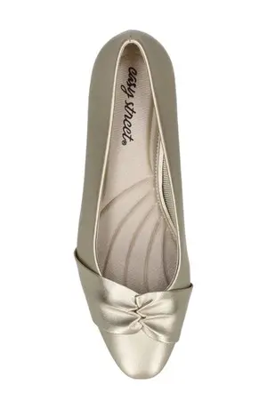 EASY WORKS BY EASY STREET Lyanna Pump - Champagne