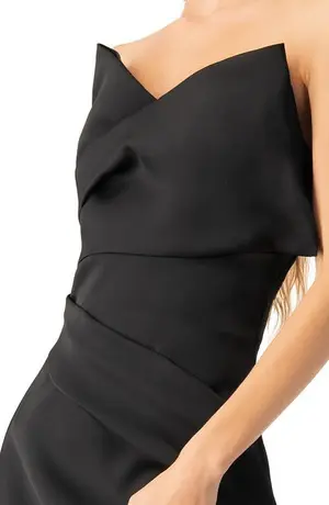 IVONNE Strapless Gown With Front Leg Opening