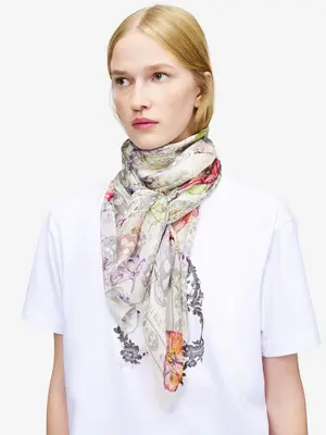 Alexander McQueen Skull & Spider Floral Scarf - Ivory/grey