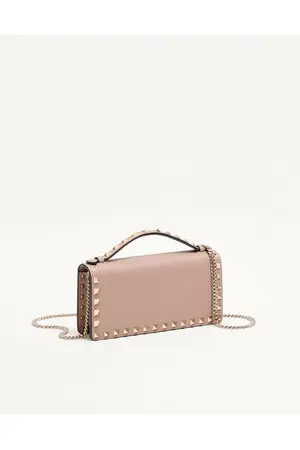 Valentino Garavani Rockstud Wallet With Chain In Grainy Calfskin - Natural