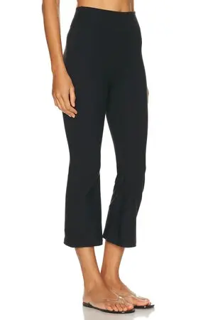 437 The Perfect Capri Pant
