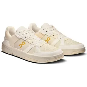 On The Roger Clubhouse Ace Sneaker - Ivory/dew