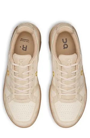 On The Roger Clubhouse Ace Sneaker - Sand/sand