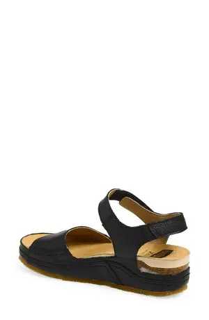 ON FOOT Cynara Platform Sandal - Black