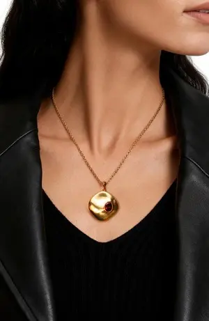 RETRO CHIC Pendant Necklace