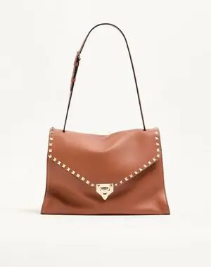 Valentino Garavani Rockstud Maxxing Medium Shoulder Bag In Smooth Calfskin - Hazelnut