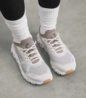 On Cloud Versa Trainers
