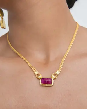 OTTOMAN HANDS Chain Necklace - Ruby