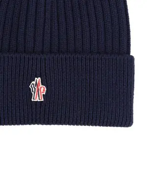 Moncler Berretto In Lana Con Patch Logo