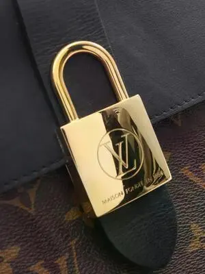 LOUIS VUITTON 2018 Monogram Locky Bb Satchel - Brown