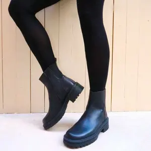 KAMI The 9-5-9 Chelsea Boot - Black
