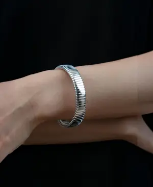 RETRO CHIC Wide Gladiatorl Minimalist Bracelet