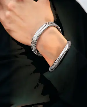 RETRO CHIC Gladiator Minimalist Bracelet